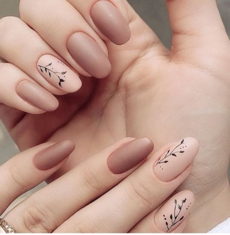 4 diseños de uñas acrílicas en color café con beige sencillas de hacer ...
