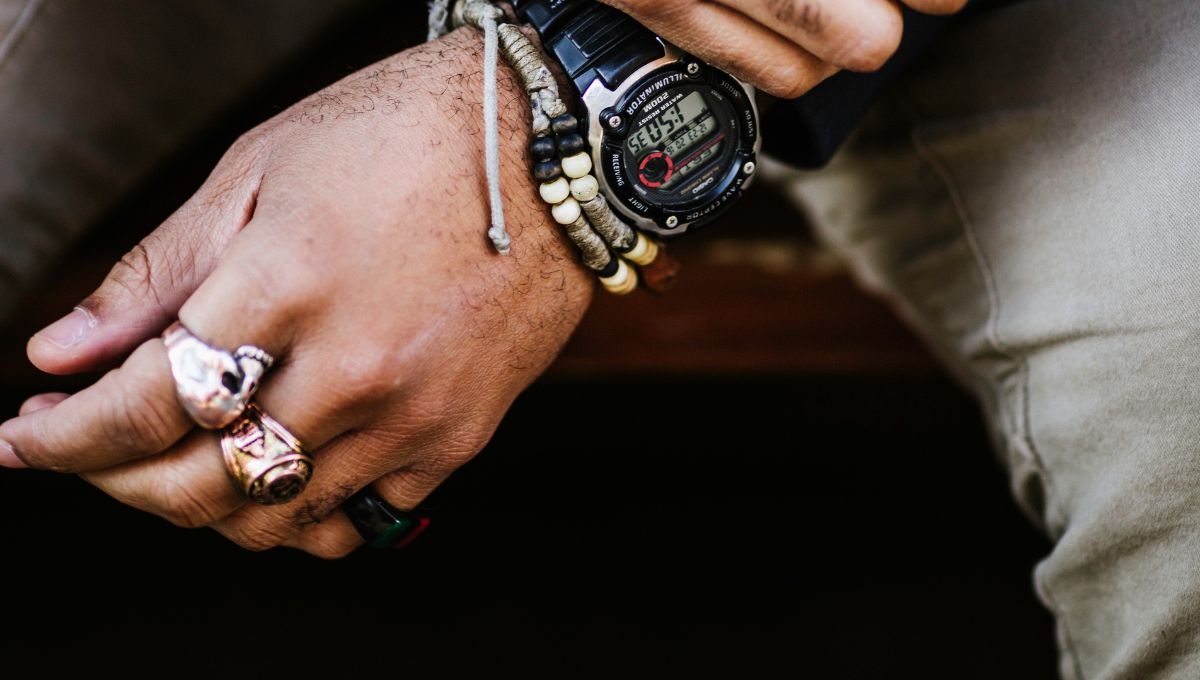 Esta es la mejor forma de usar anillos para lucir manos varoniles - Serzen